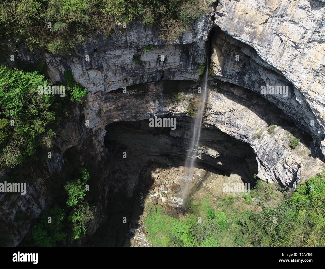 Tiankeng karst china hi-res stock photography and images - Alamy
