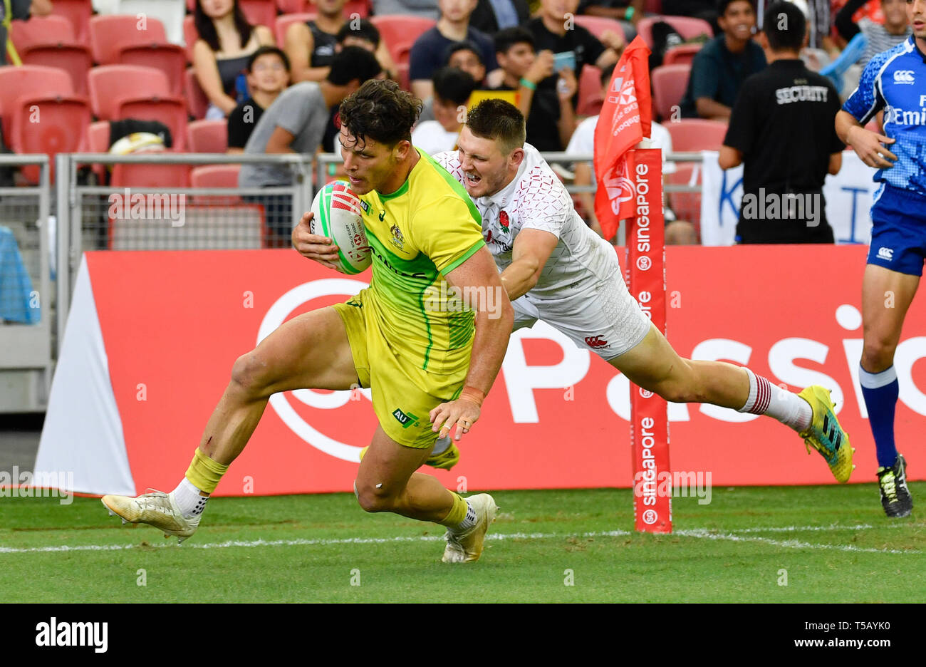 Singapore, Singapore. 14th Apr, 2019. England's Will Edwards cannot ...