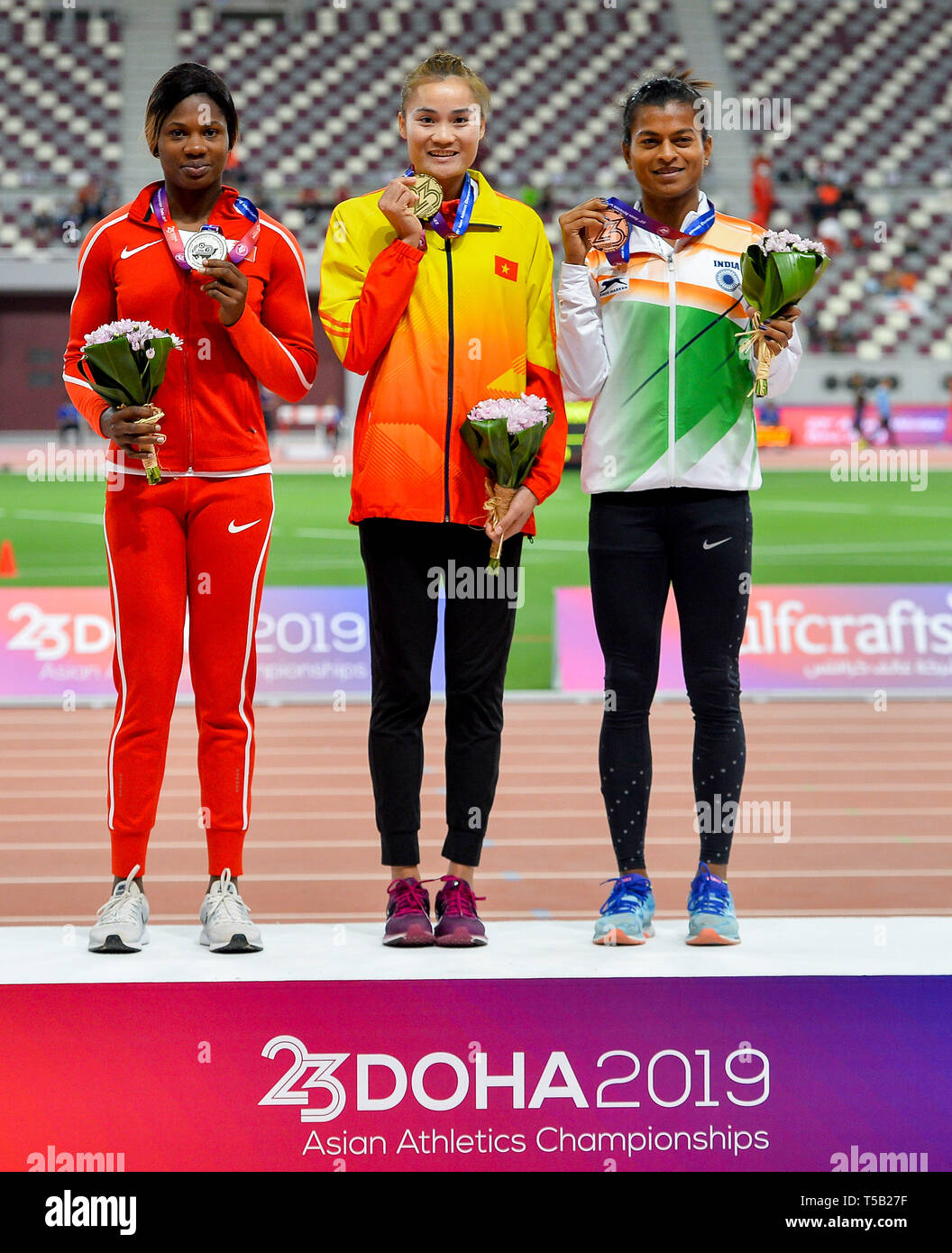 Doha, Qatar. 22nd Apr, 2019. Gold medalist Thi Lan Quach (C) of Vietnam ...