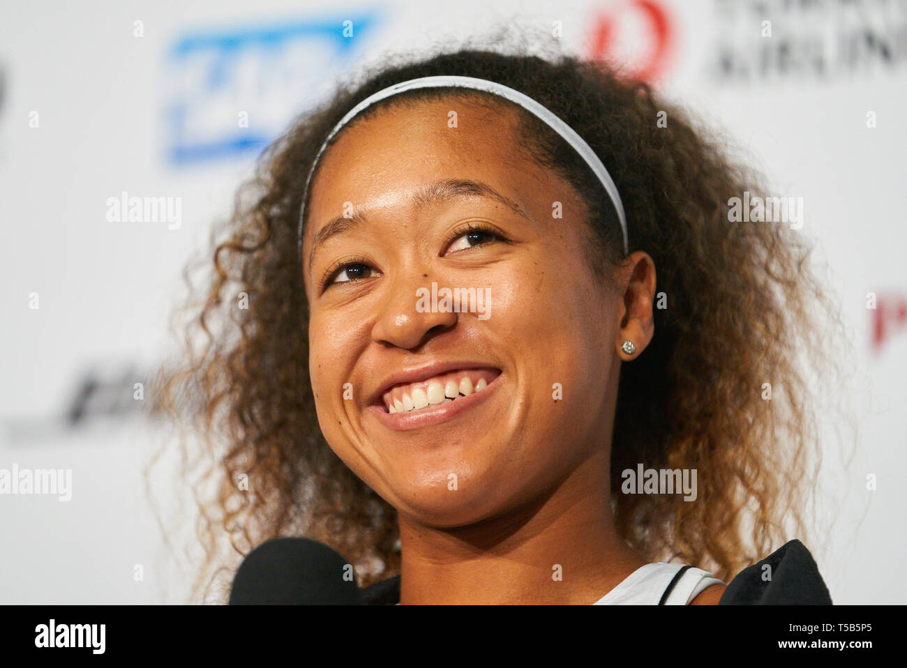 Naomi osaka press conference hi-res stock photography and images - Alamy