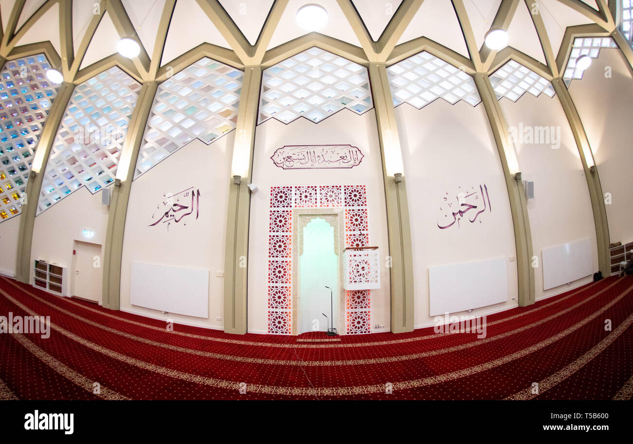 Hamburg, Germany. 29th Mar, 2019. View into the Al-Nour-Moschee in the ...