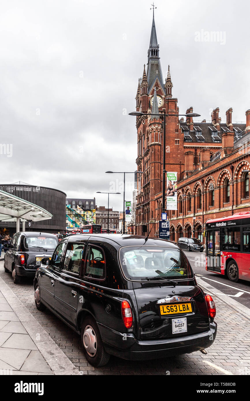A taxi rank outside St. Pancras railway station lateral facade, Pancras ...