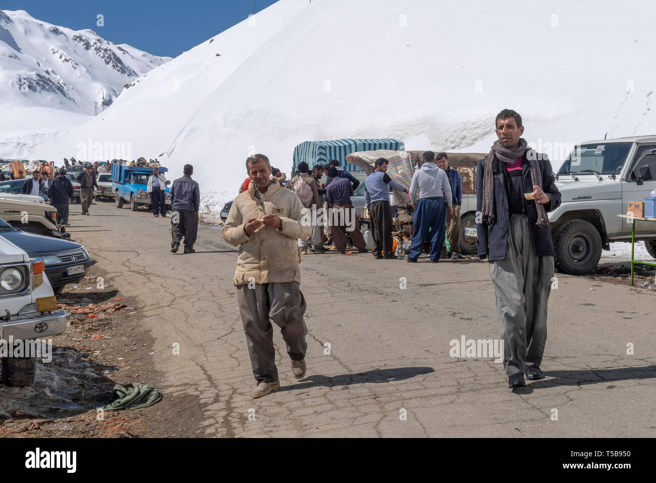 Smugglers Walking Through Roadside Bazaar In Uraman Valley In Winter ...