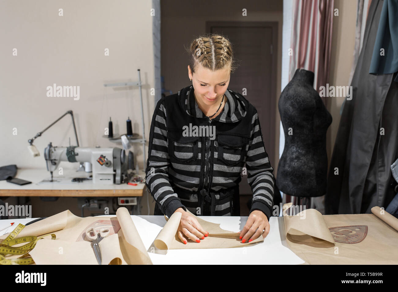 Hand dress making scissors cutting hi-res stock photography and images ...