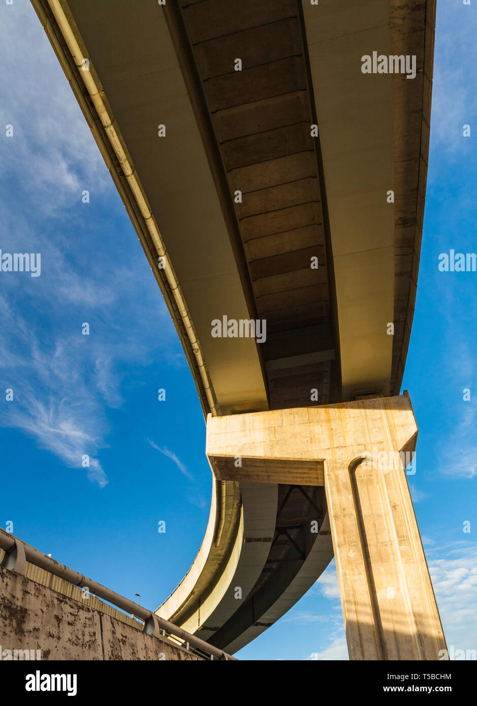 Bridge soffit hi-res stock photography and images - Alamy