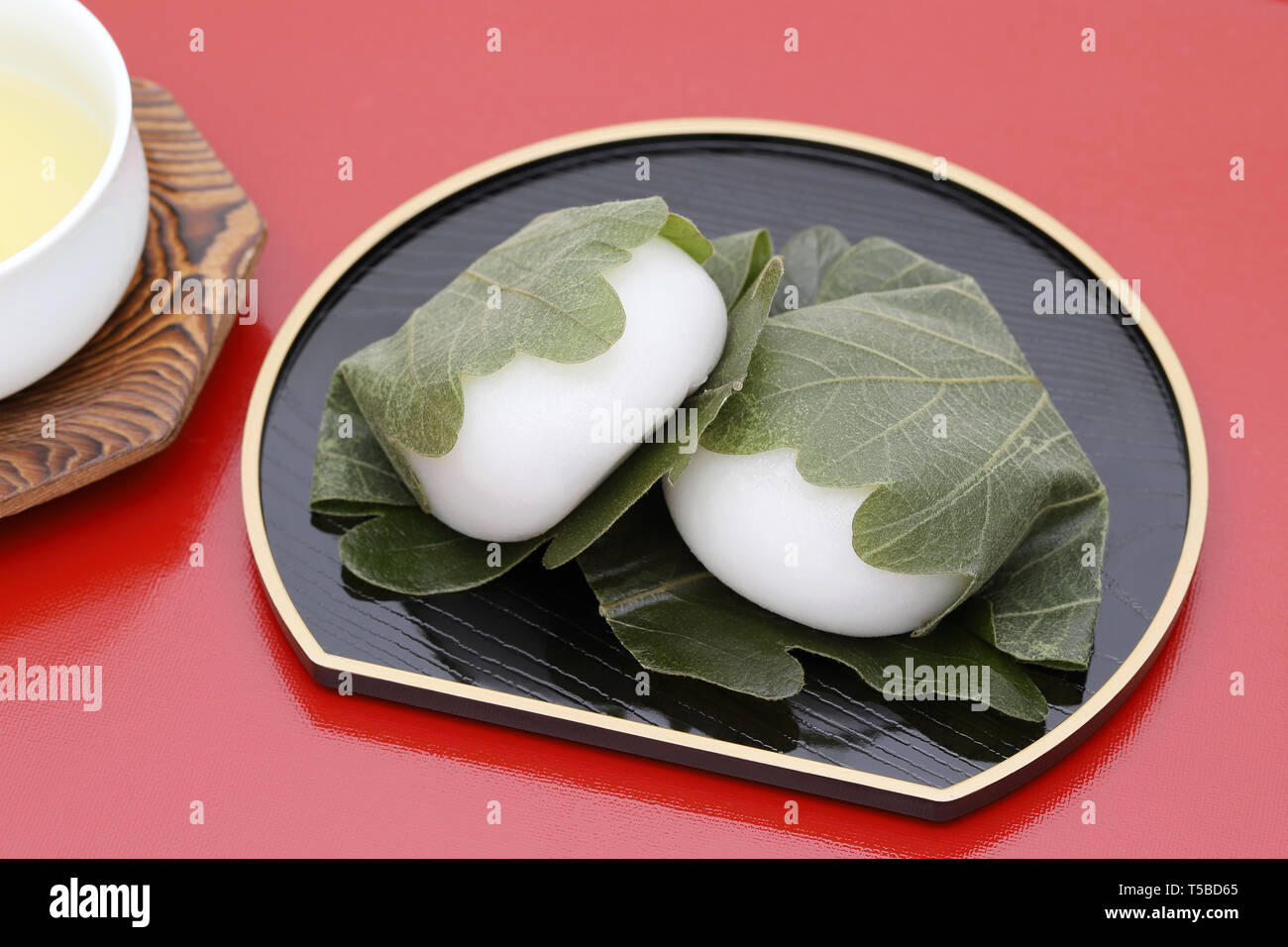 Kashiwa mochi rice cake hi-res stock photography and images - Alamy