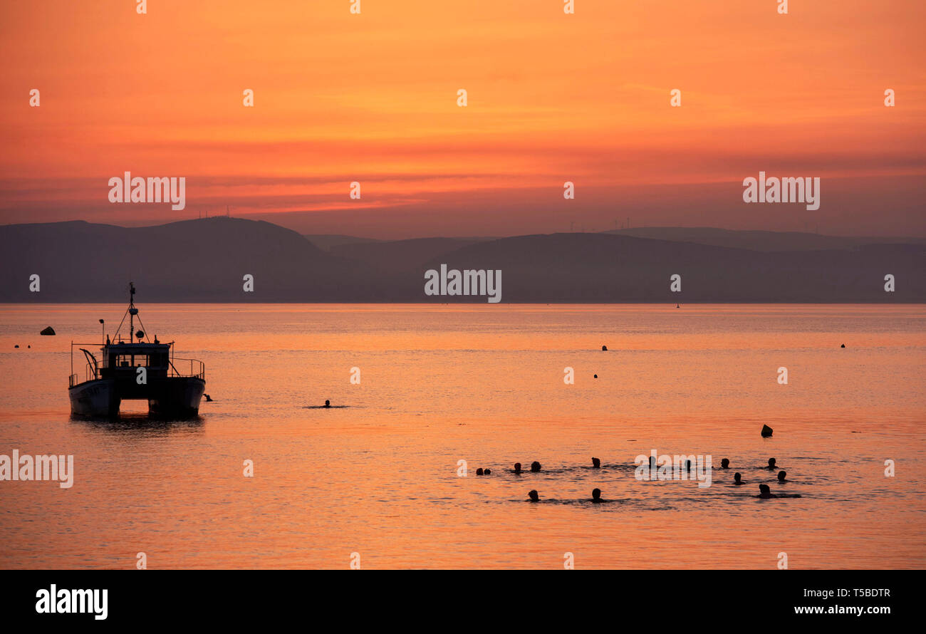 Swim uk sea hi-res stock photography and images - Alamy