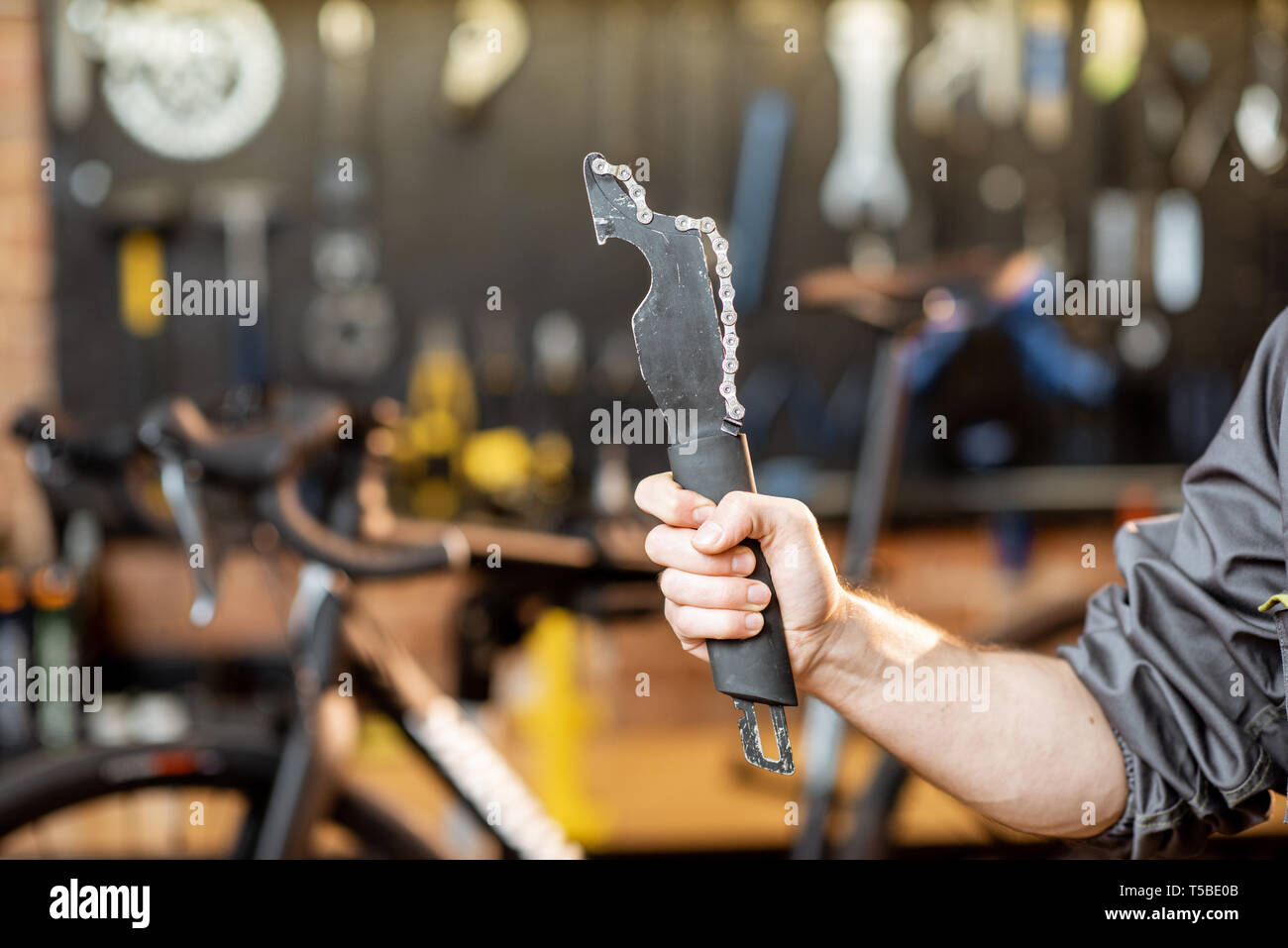 Chain connector hi-res stock photography and images - Alamy