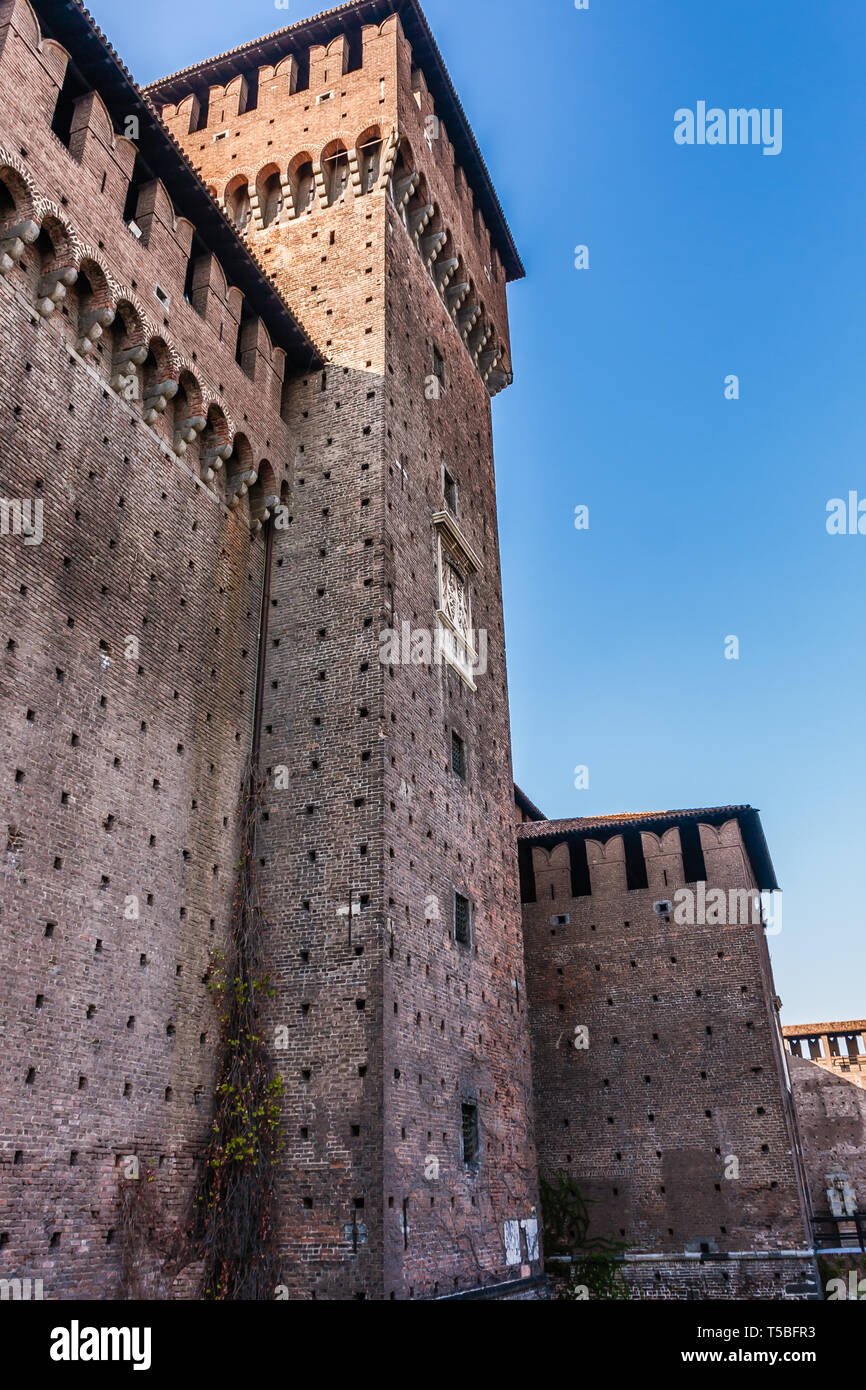 Castle embrasure hi-res stock photography and images - Alamy