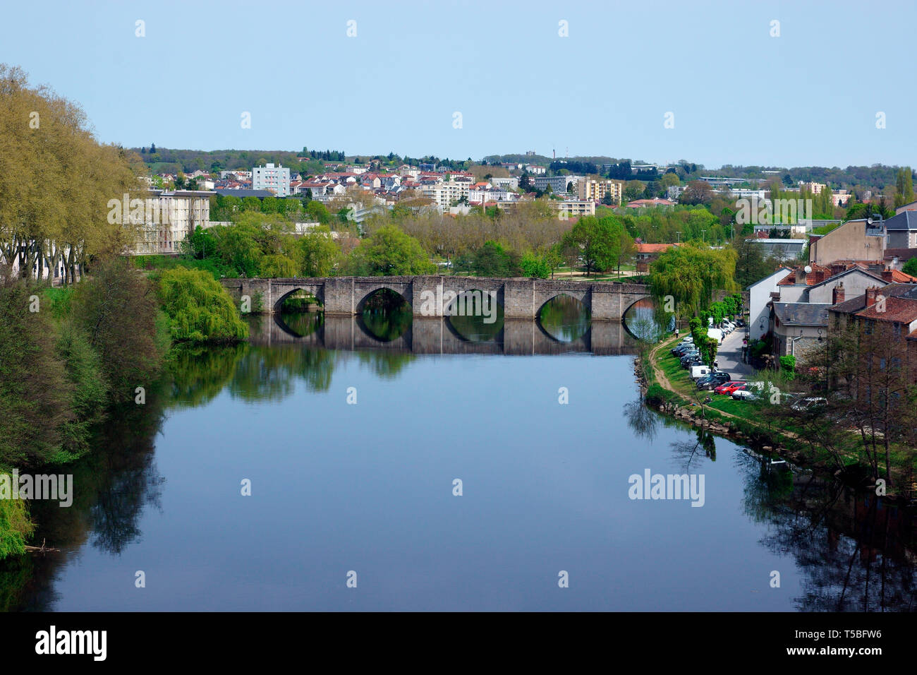 PONT SAINT-ETIENNE, RIVER VIENNE, LIMOGES Stock Photo - Alamy