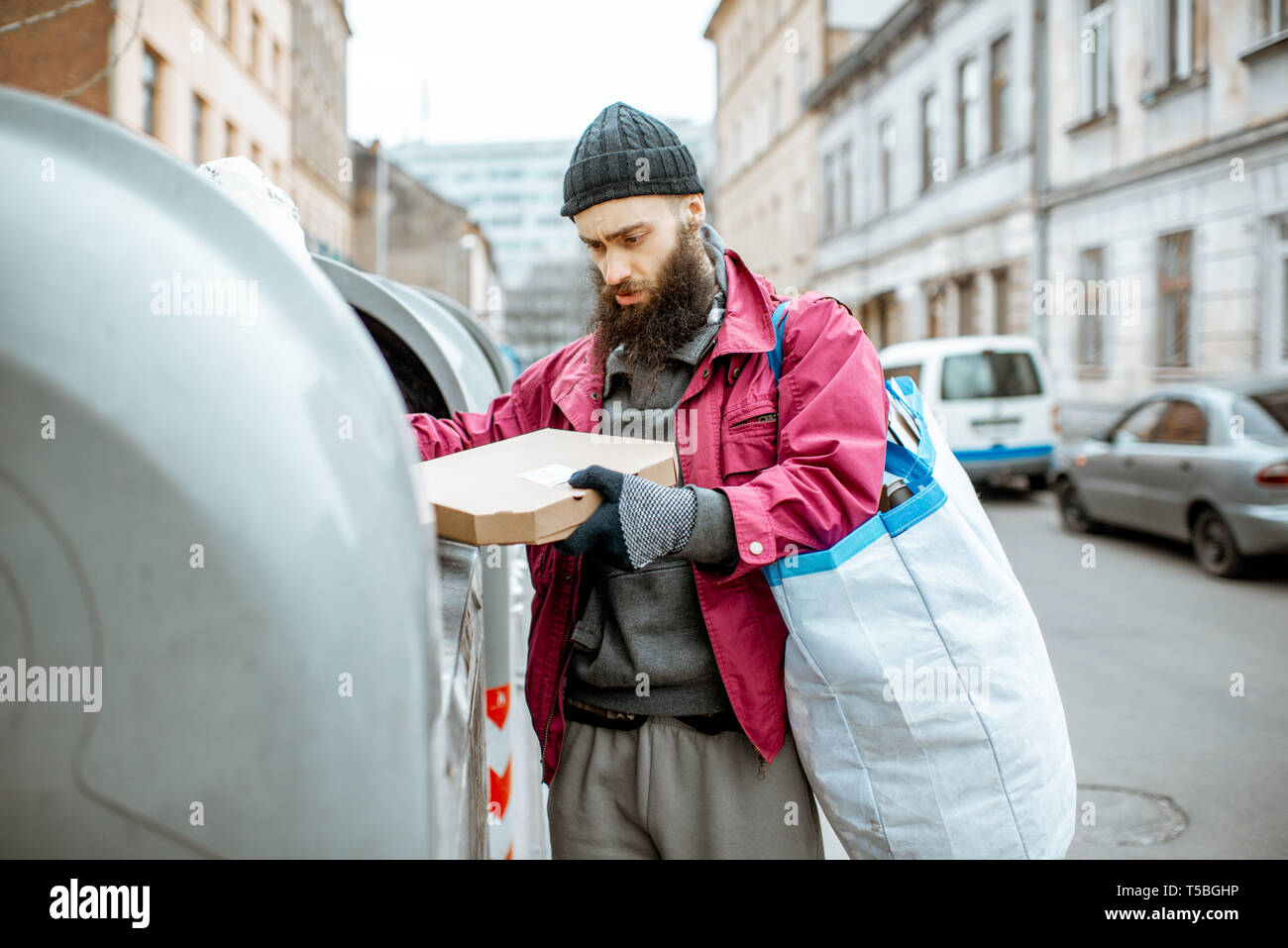 Poor rummaging in the garbage hi-res stock photography and images - Alamy