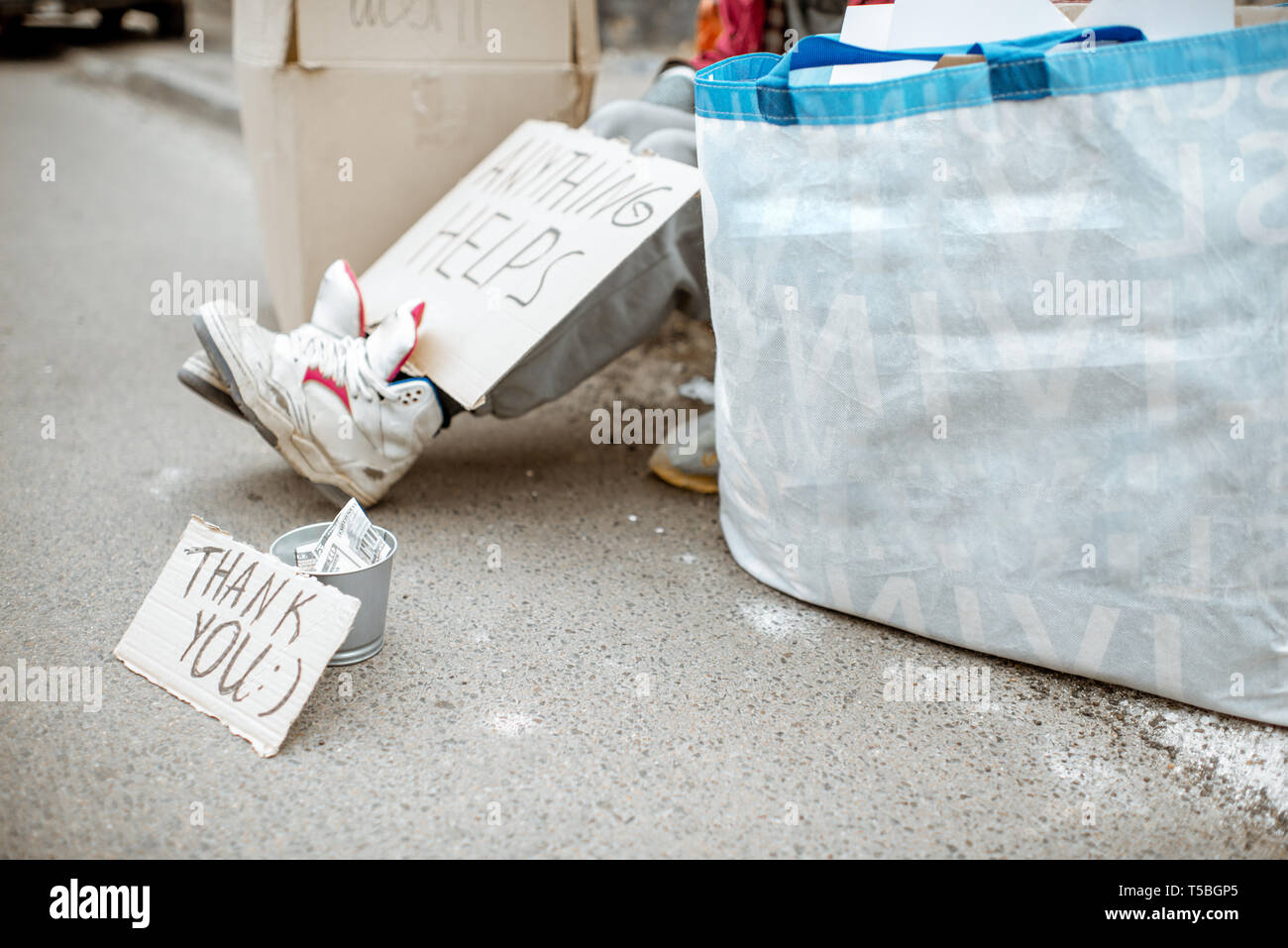 Homeless person with cardboard message hi-res stock photography and ...