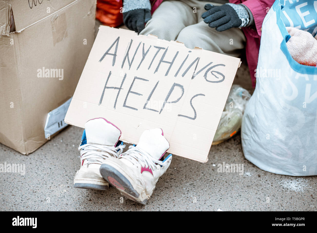 Homeless person with cardboard message hi-res stock photography and ...