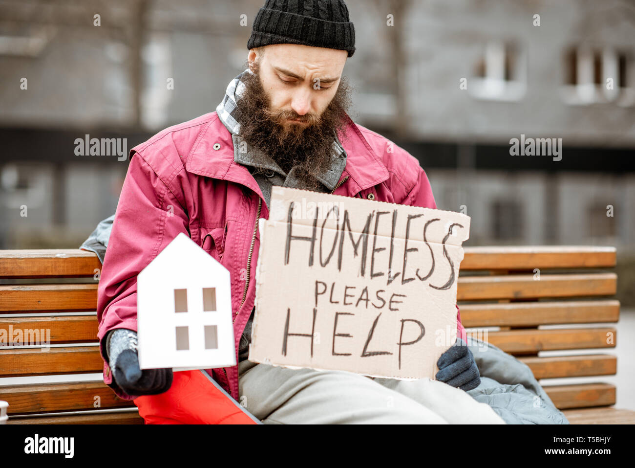Cardboard house model hi-res stock photography and images - Alamy