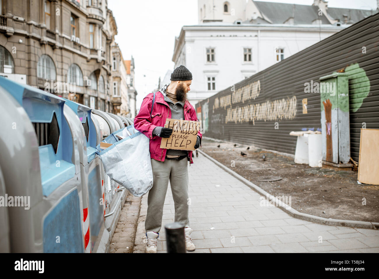 Homeless street cardboard hi-res stock photography and images - Alamy