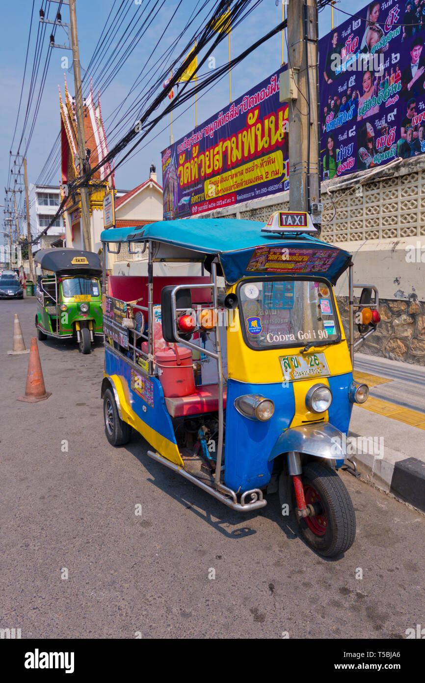 Tuk tuk in front wat hi-res stock photography and images - Alamy