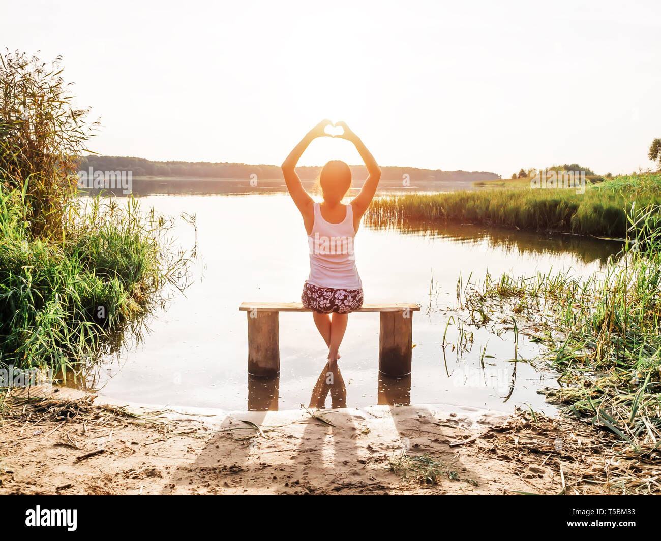Hand and arm on back of bench hi-res stock photography and images - Alamy