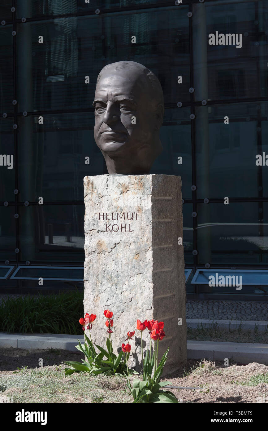 Monument the fathers of reunification, former Chancellor Helmut Kohl ...