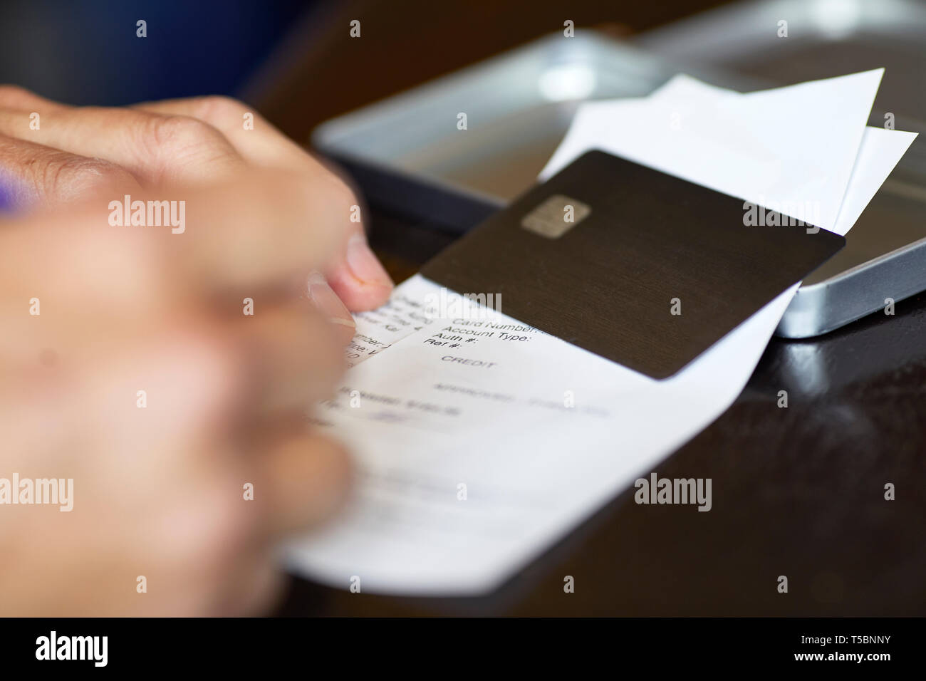 Signing credit card receipt hi-res stock photography and images - Alamy