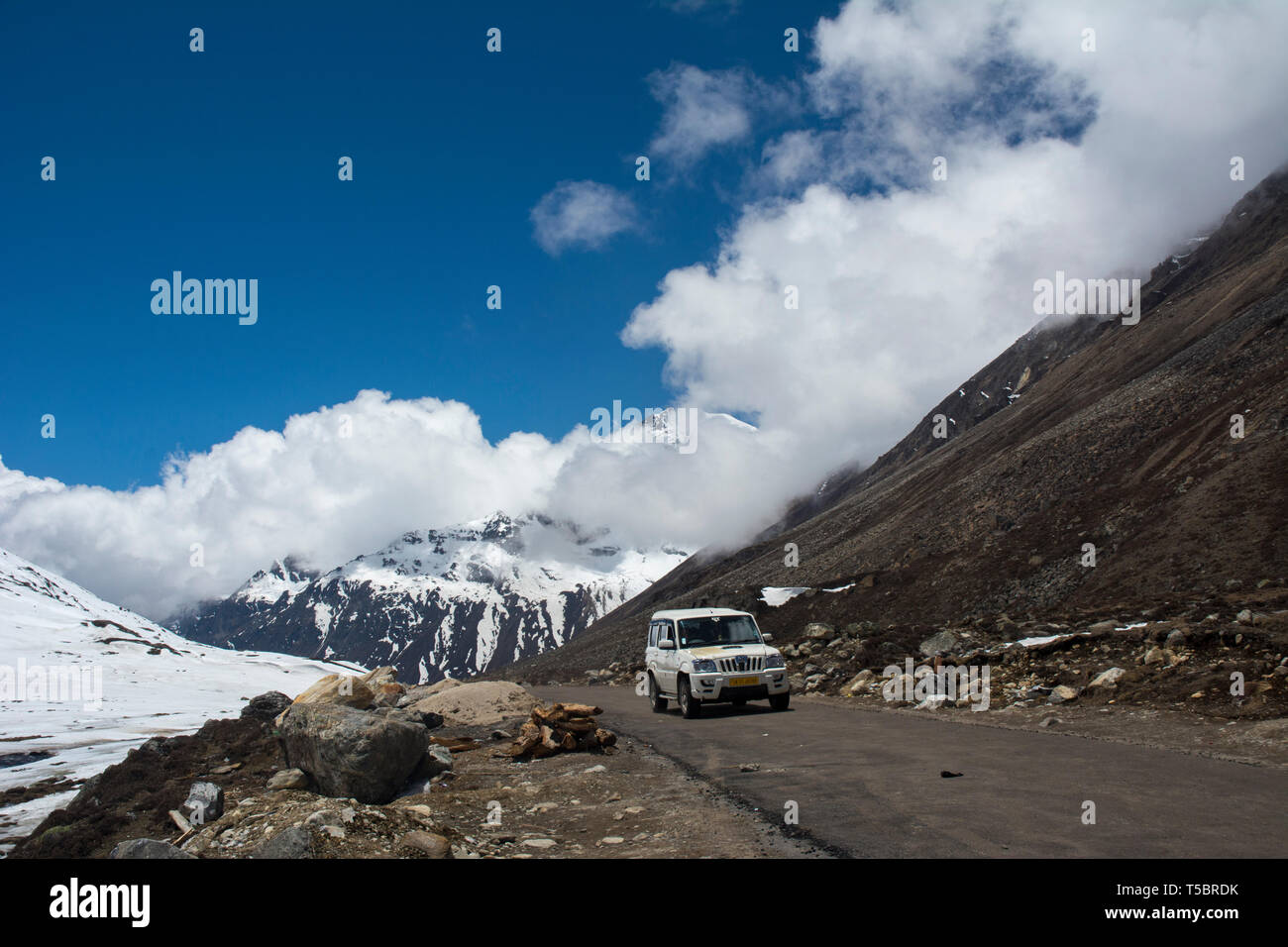 Tourist Vehical in high Pases at Zero Point,Sikkim,India Stock Photo ...