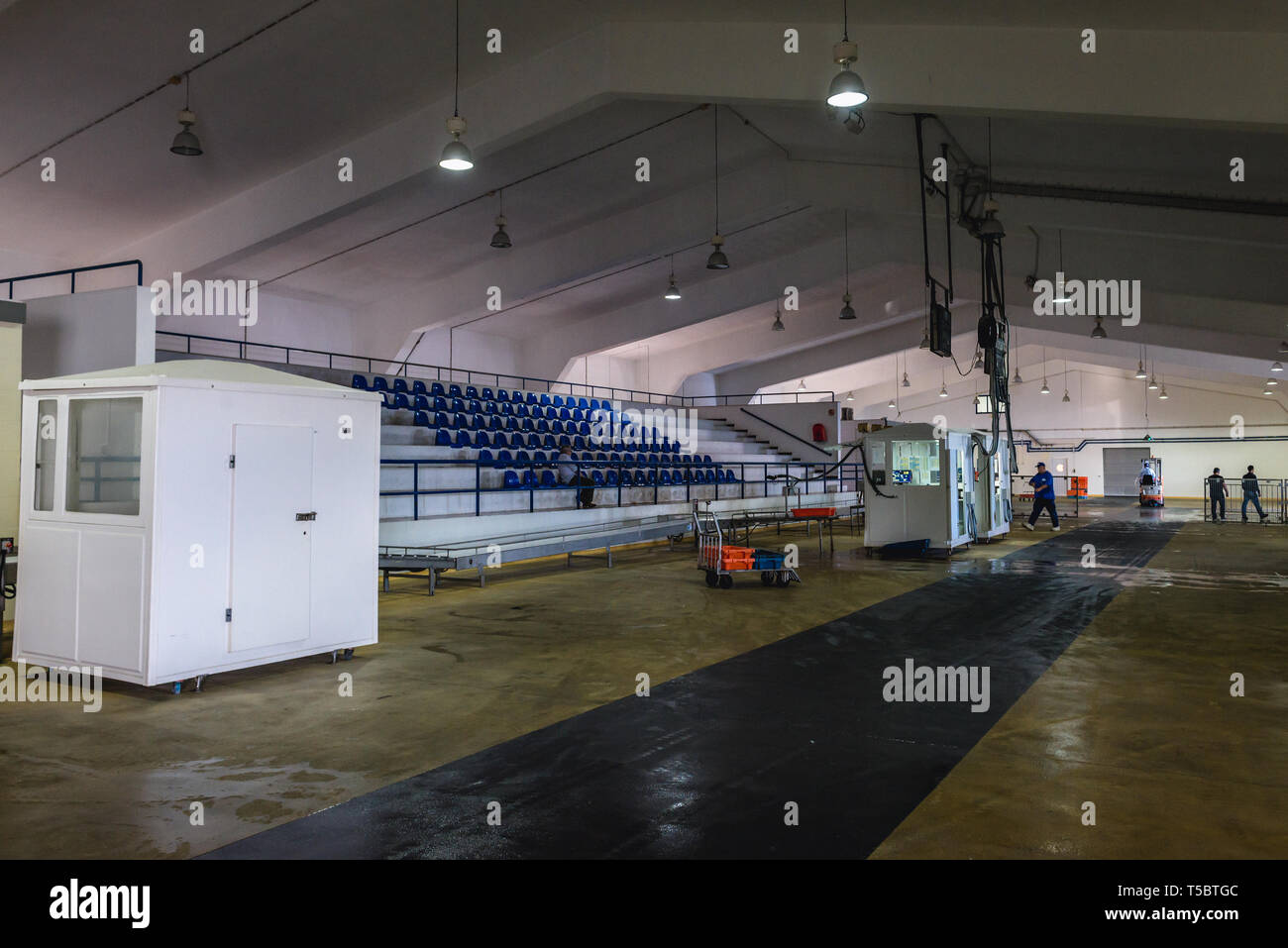 Empty fish hall hi-res stock photography and images - Alamy