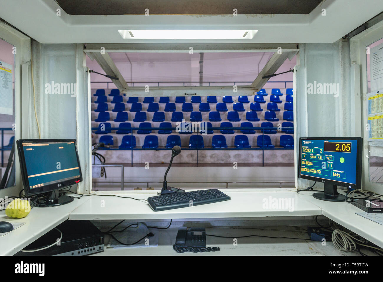 Empty fish hall hi-res stock photography and images - Alamy