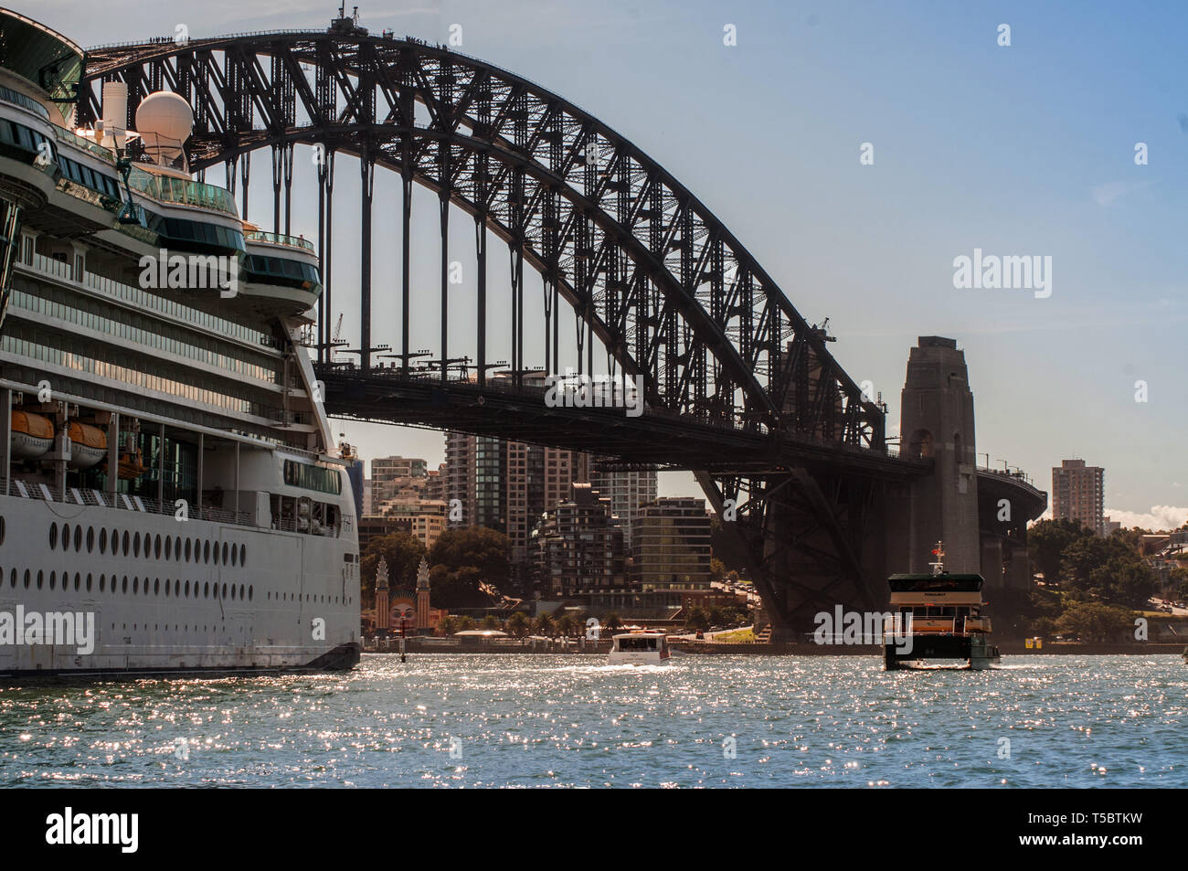 Bridge lifeboats cruise ship hi-res stock photography and images - Alamy