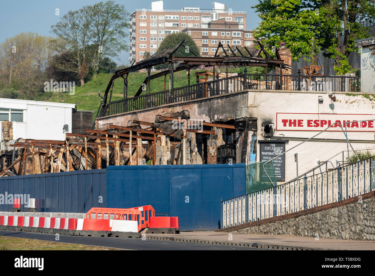 Pub with fire hi-res stock photography and images - Alamy