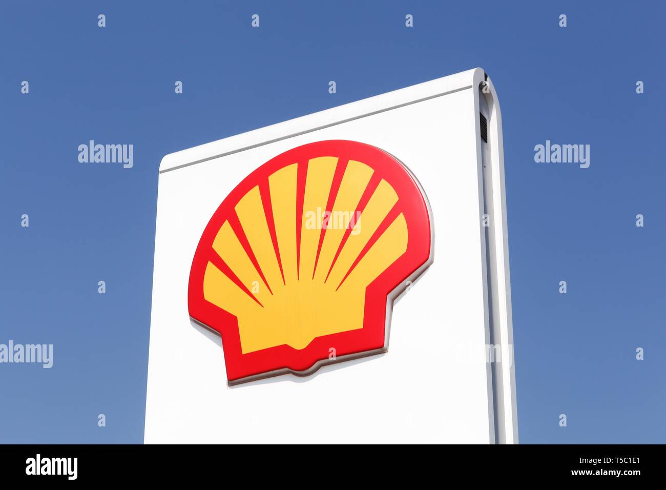 Royal dutch shell logo on hi-res stock photography and images - Alamy