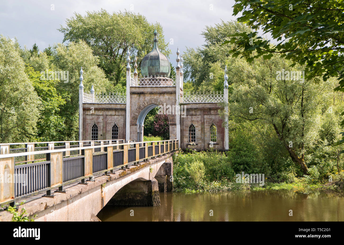 Hindu gothic architecture hi-res stock photography and images - Alamy
