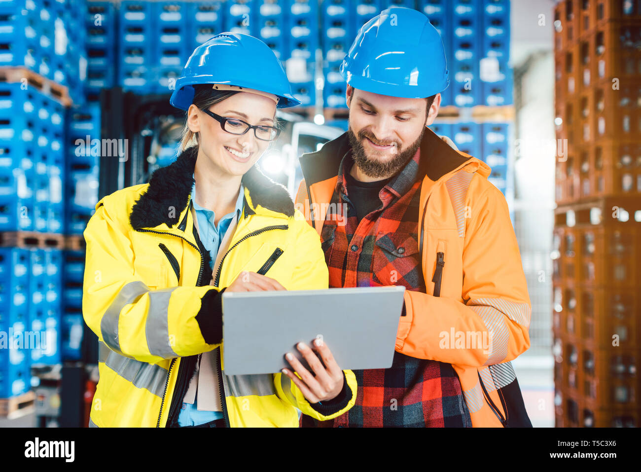 Data center team computer hi-res stock photography and images - Alamy