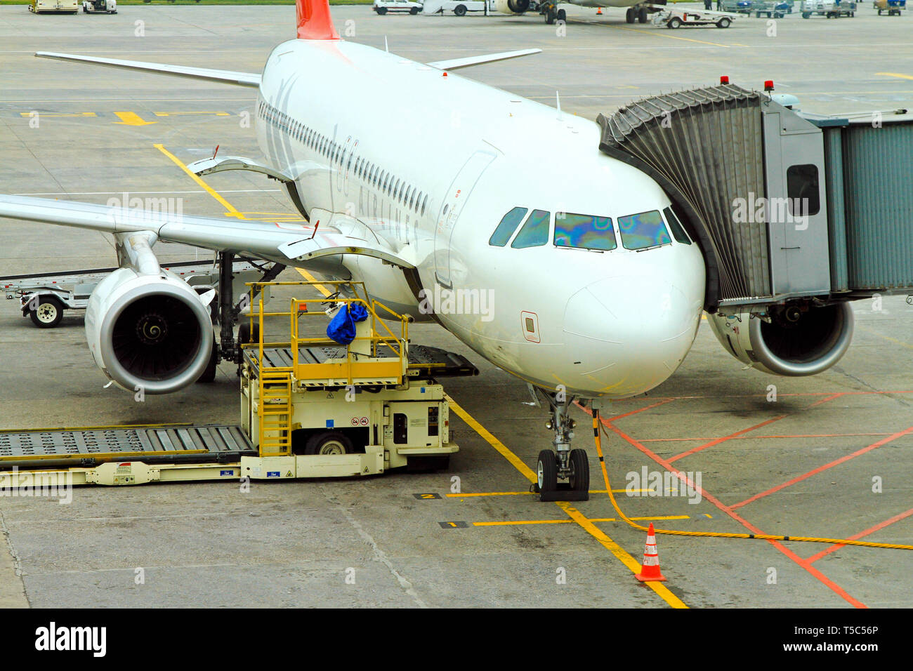 Airplane loader truck hi-res stock photography and images - Alamy