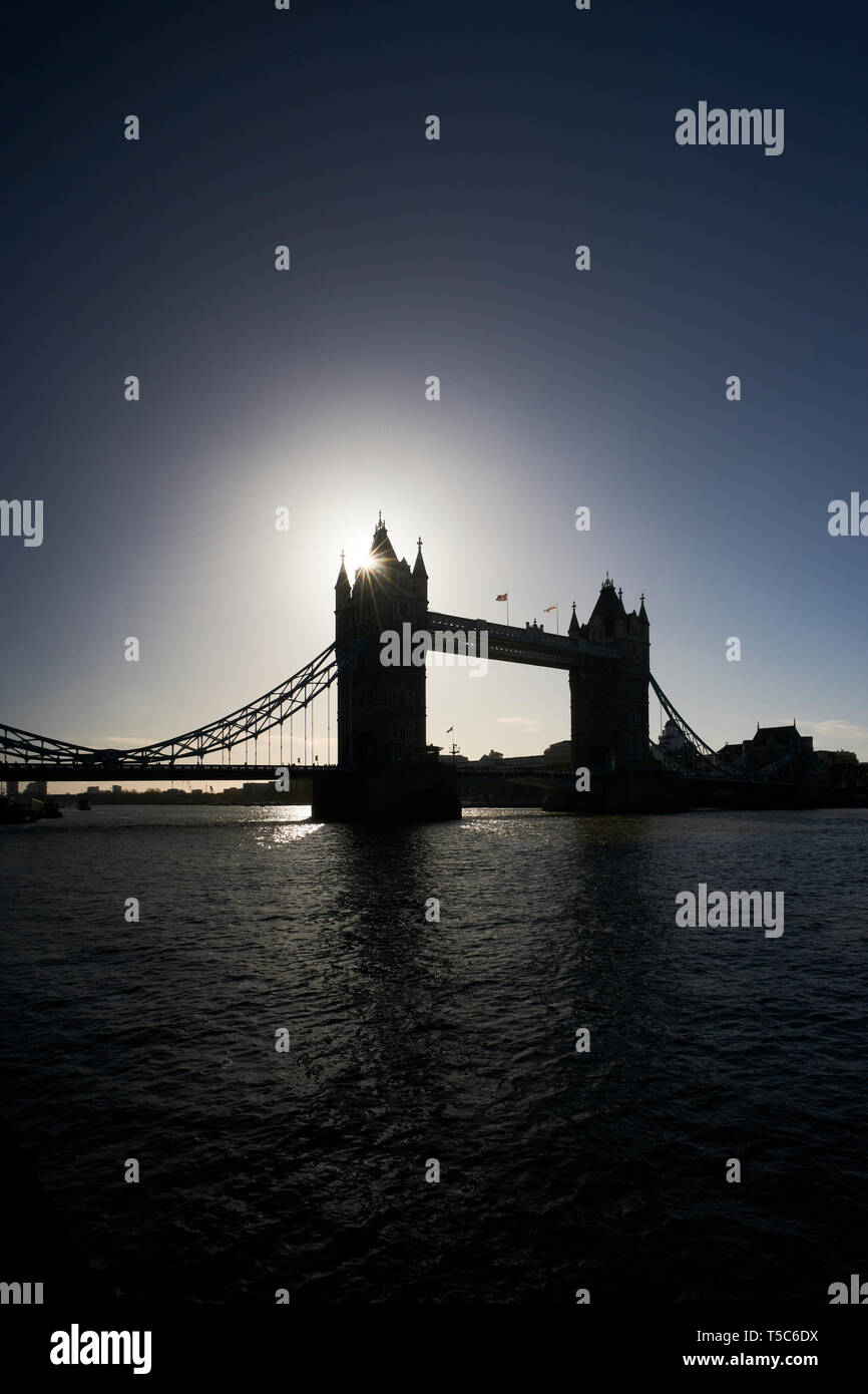 Thames silhouette hi-res stock photography and images - Alamy