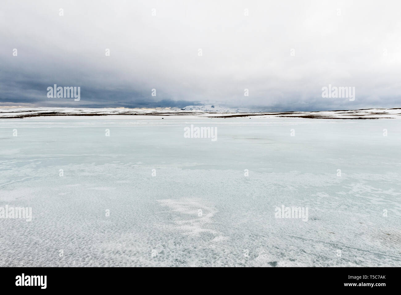 Iceland frozen lake hi-res stock photography and images - Alamy
