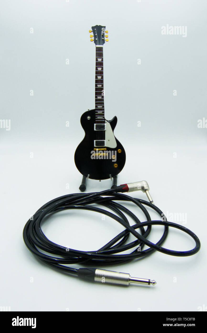 Setting up guitar cable, chrome guitar jack with black cable Stock ...