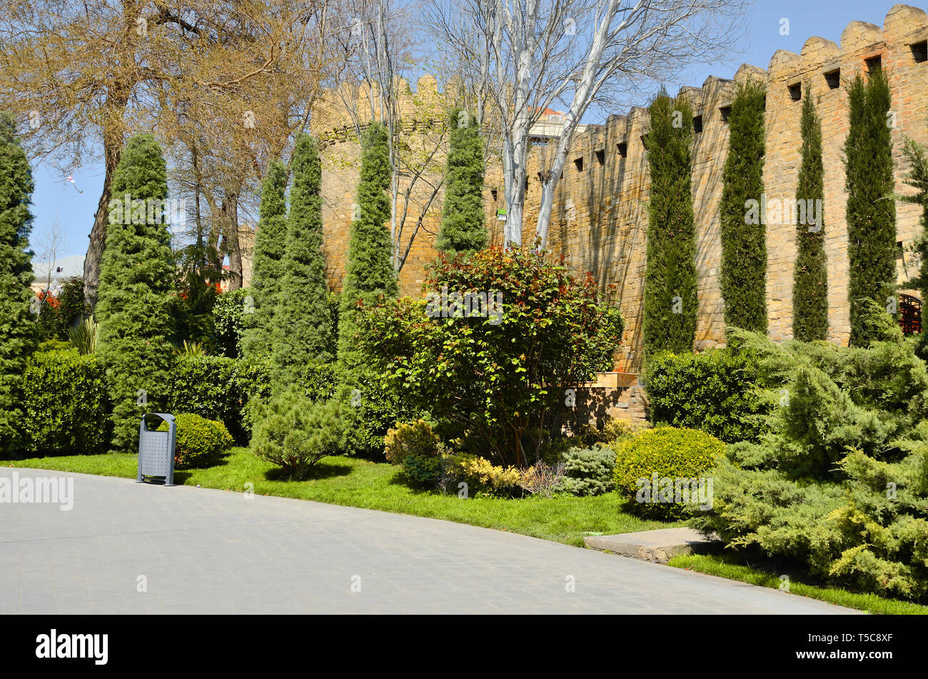 Stone walls surrounding the old city of Baku Stock Photo - Alamy