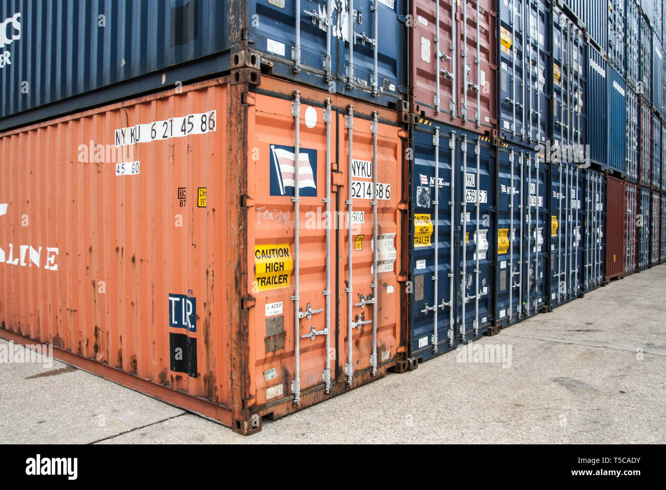 Shipping Containers at Southampton Docks Stock Photo - Alamy