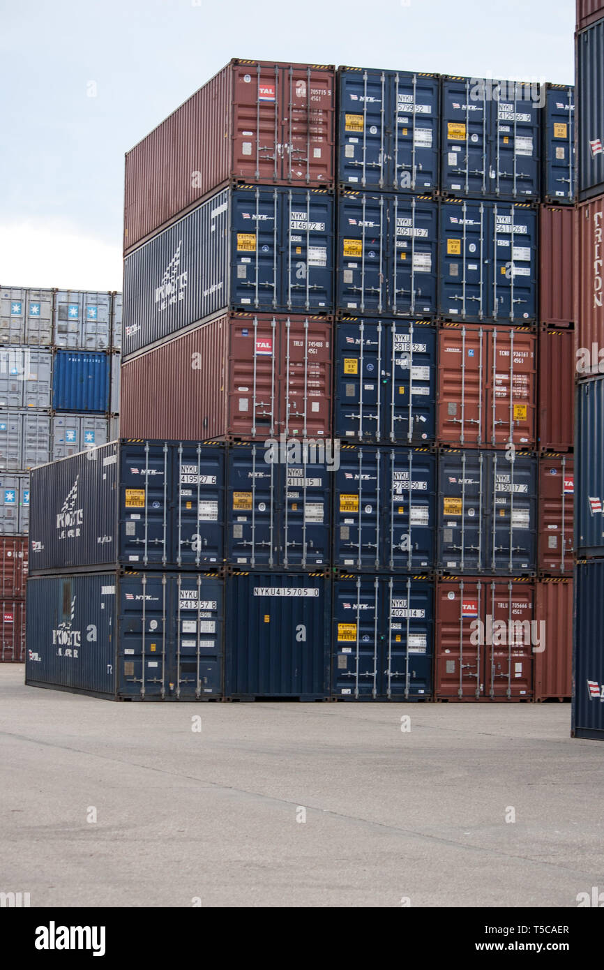 20ft container hi-res stock photography and images - Alamy