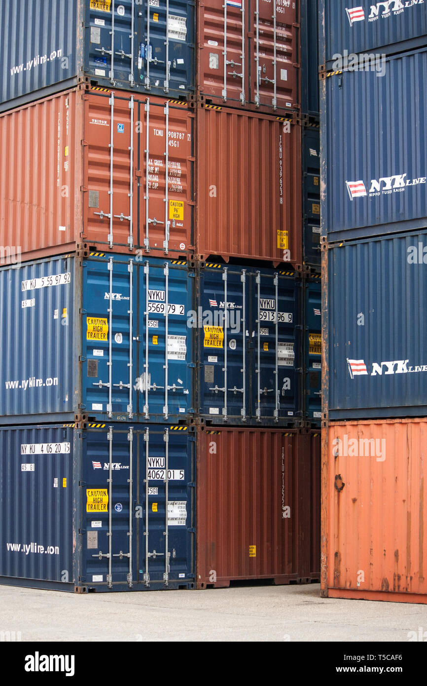 Shipping Containers at Southampton Docks Stock Photo - Alamy