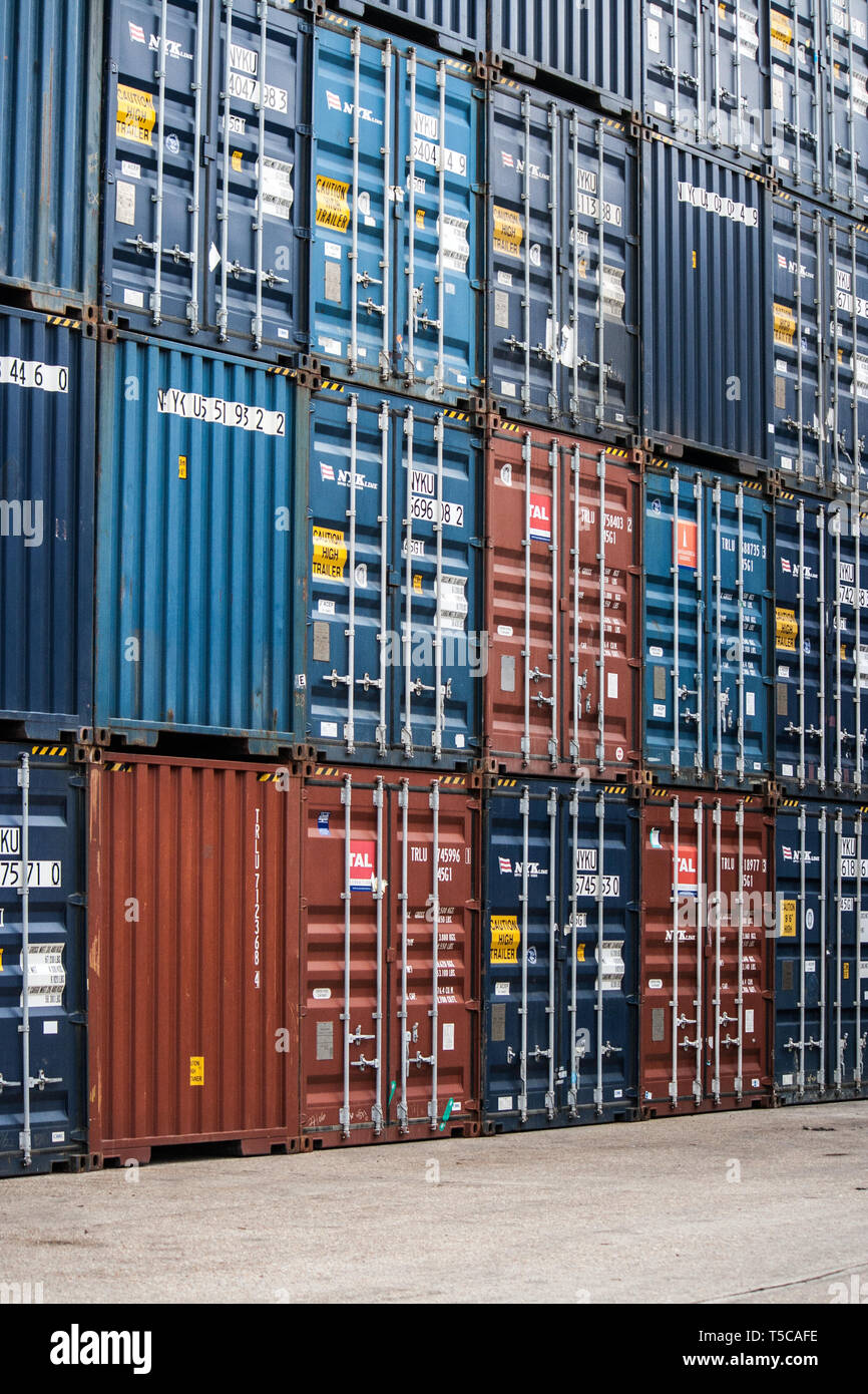 Shipping Containers at Southampton Docks Stock Photo - Alamy