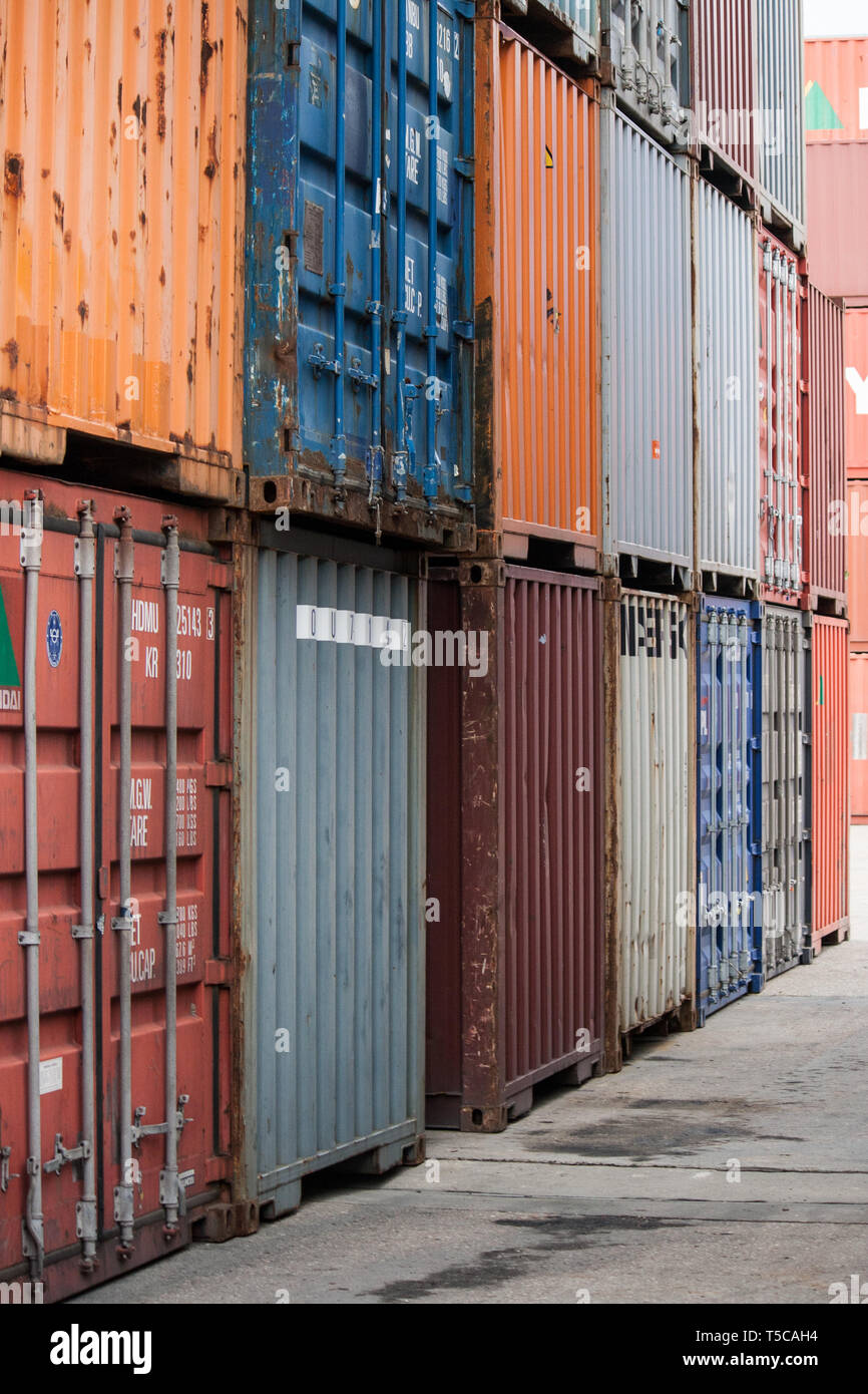 Shipping Containers at Southampton Docks Stock Photo - Alamy
