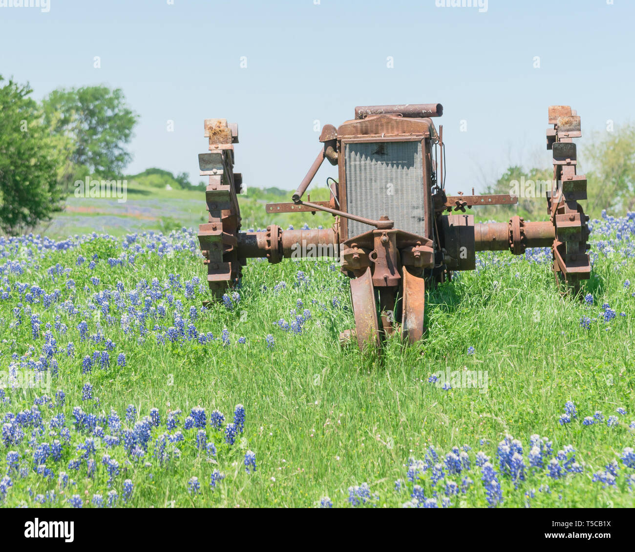 Old tractor texas farm hi-res stock photography and images - Alamy