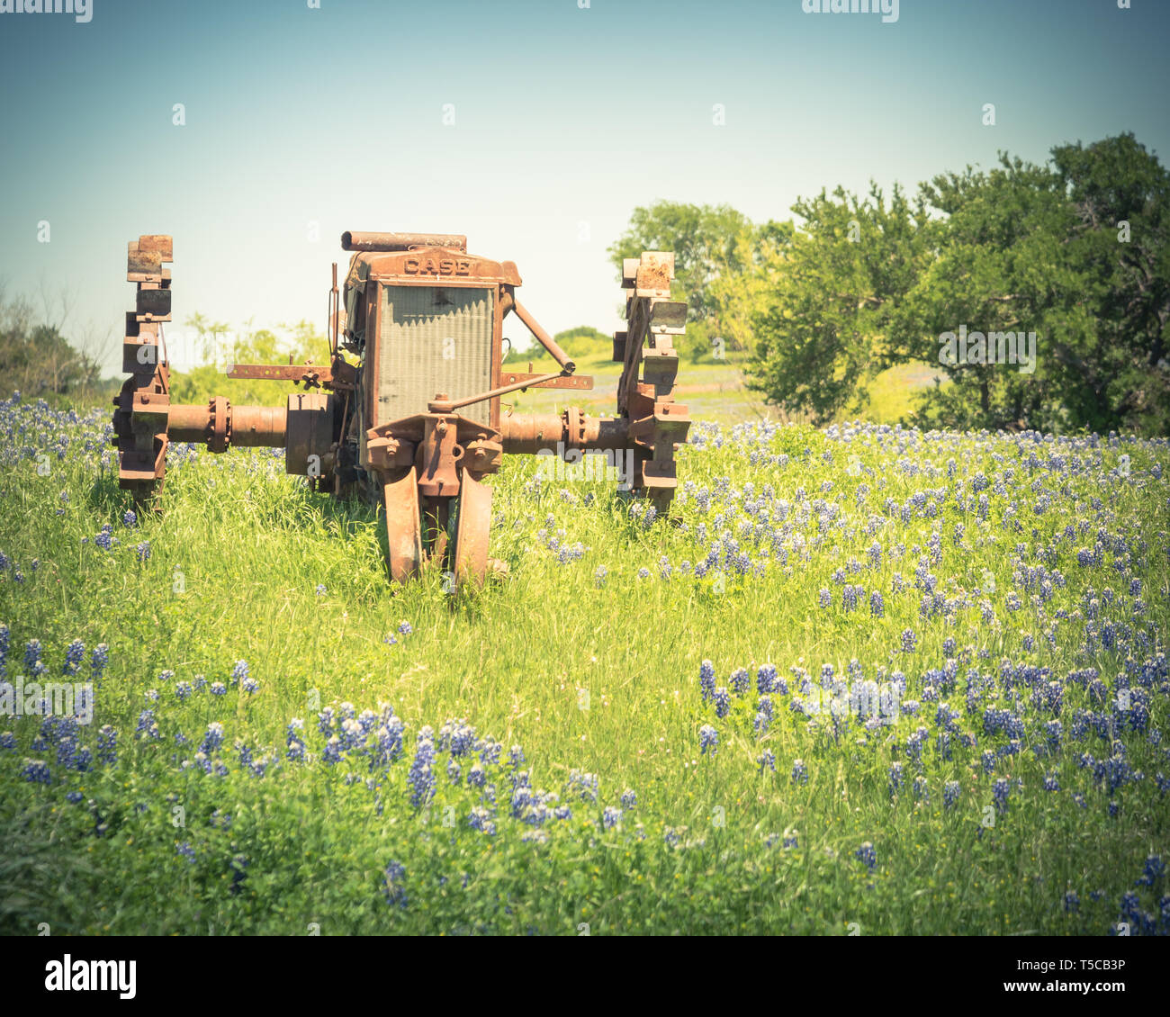 Old tractor texas farm hi-res stock photography and images - Alamy