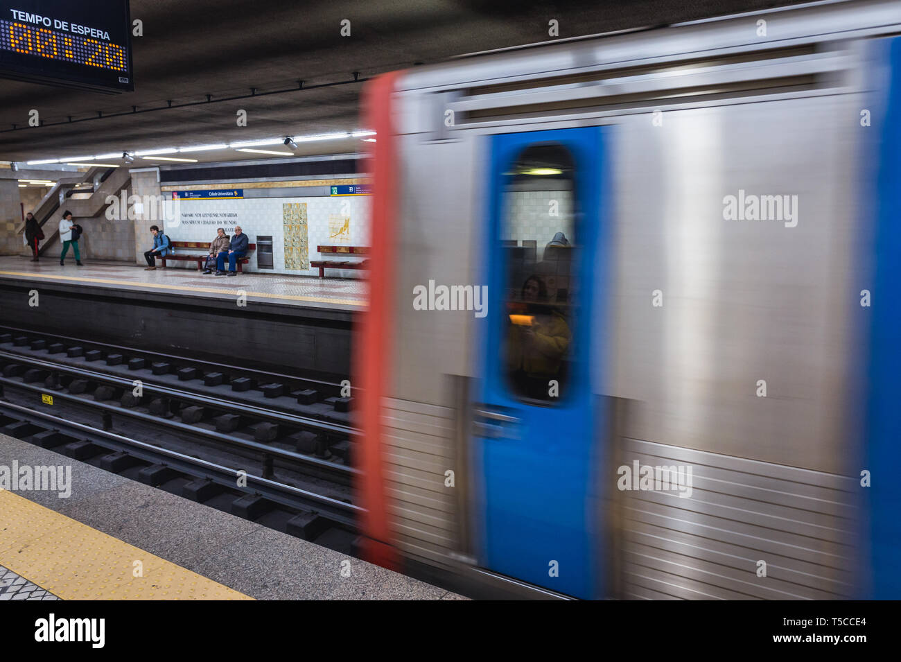 Lisbon metro hi-res stock photography and images - Alamy