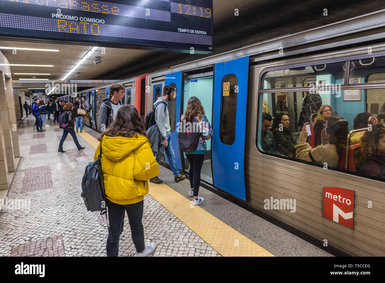 Lisbon metro hi-res stock photography and images - Alamy