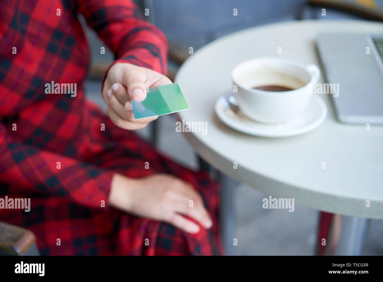 Giving food order holding hi-res stock photography and images - Alamy