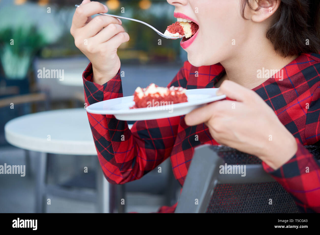 Woman eating delicious cake Stock Photo - Alamy