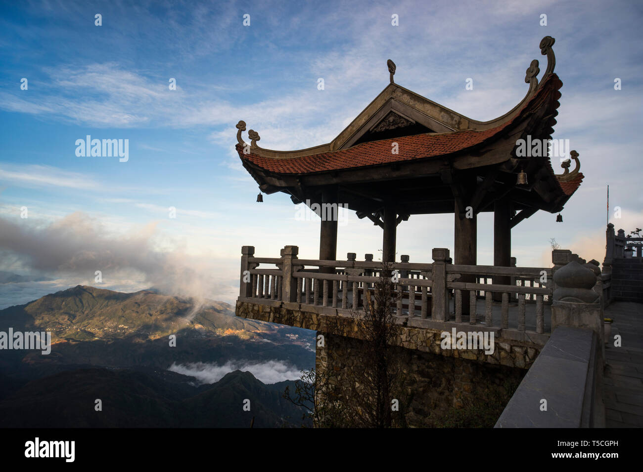 Viewpoint on the Fansipan summit in sapa vietnam Stock Photo - Alamy