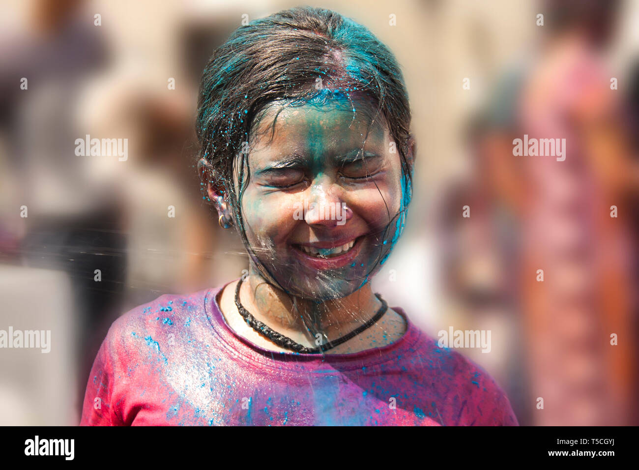 Indian girl playing holi festival hi-res stock photography and images ...