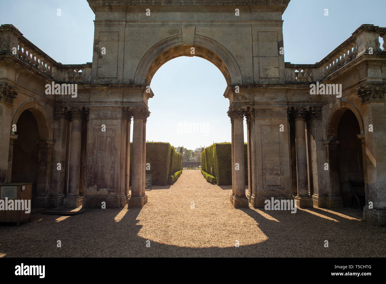 Arch into the sun Stock Photo - Alamy